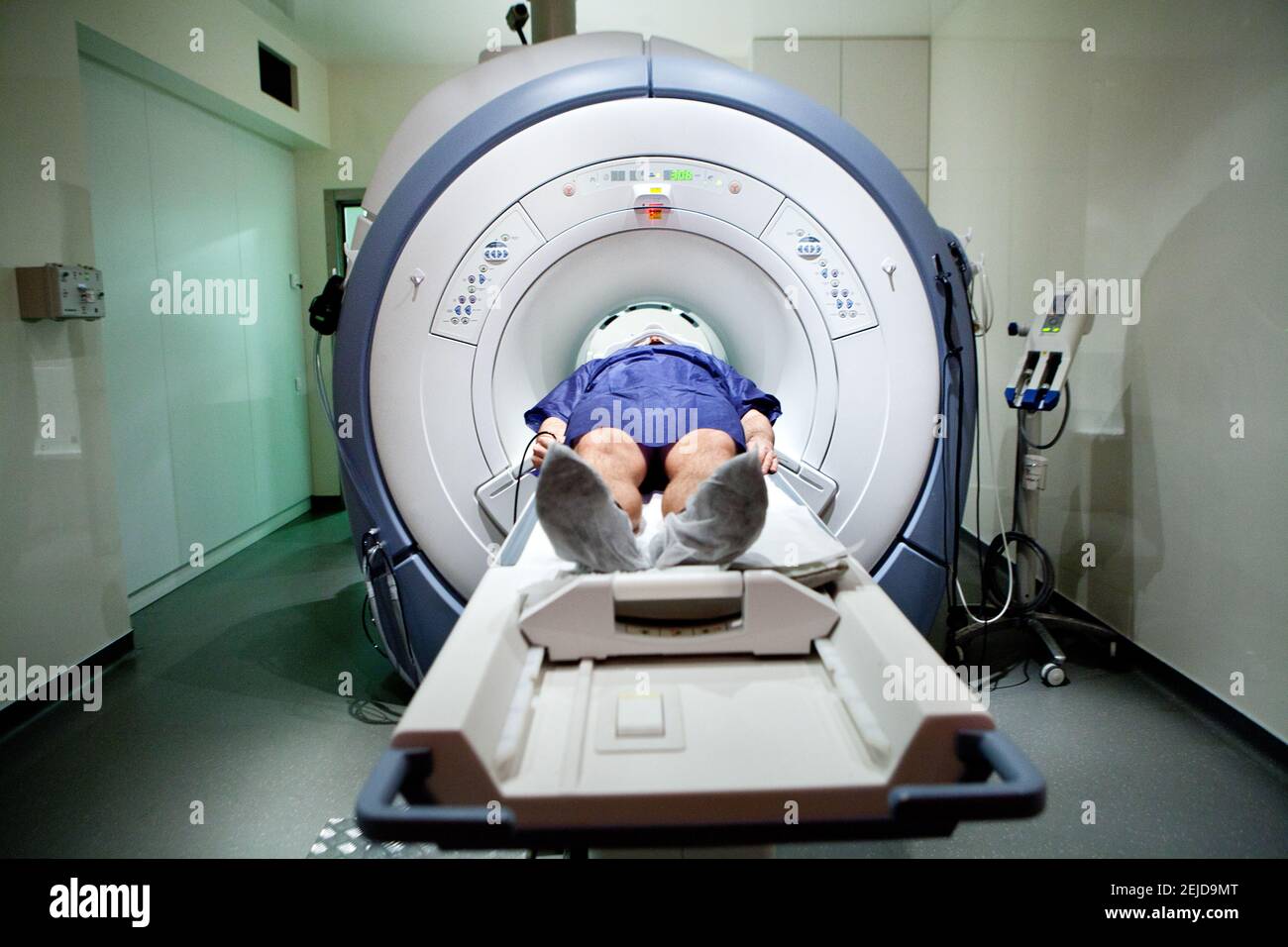 MRI or magnetic resonance imaging of a patient's head Stock Photo - Alamy