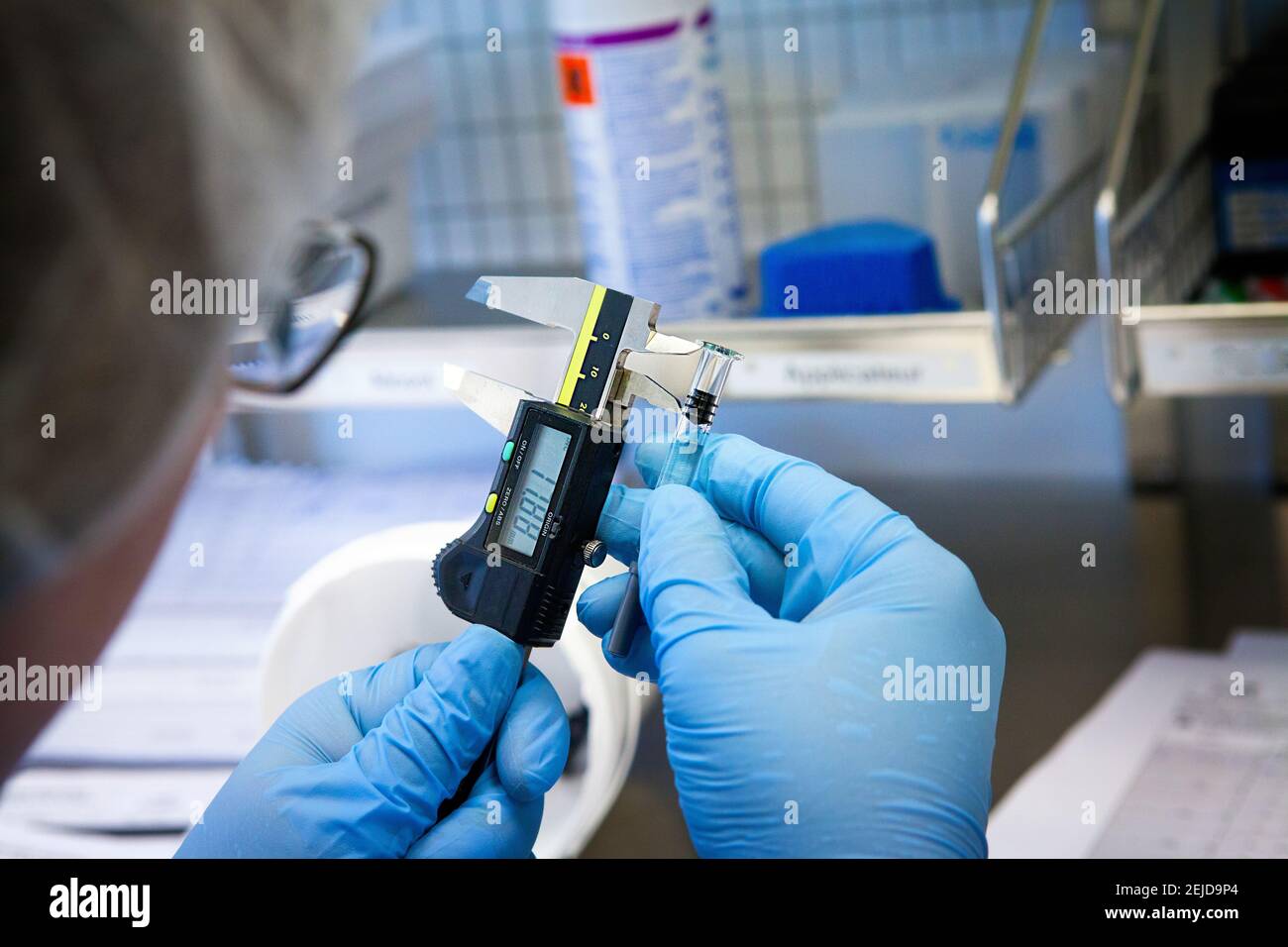 Manufacture of injectables, checking the volume of syringes Stock Photo ...