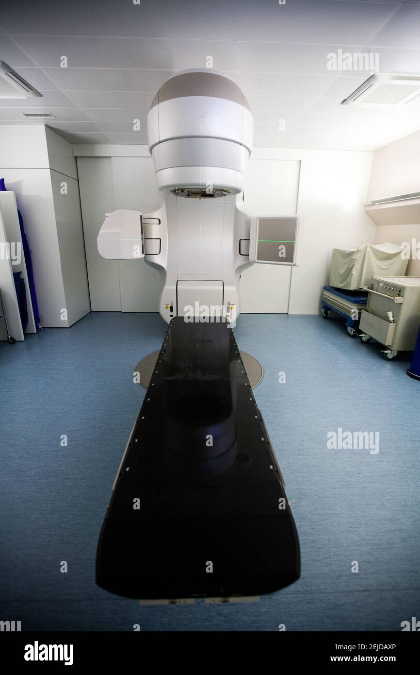 External beam radiotherapy hi-res stock photography and images - Alamy