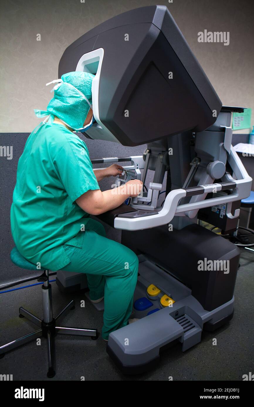 Surgical robotics hi-res stock photography and images - Alamy