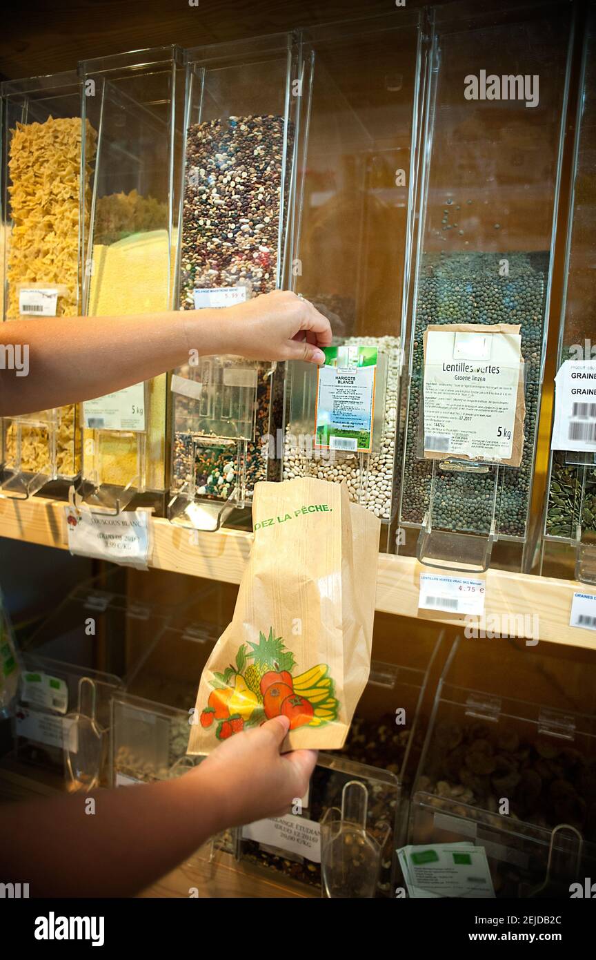 Seed store woman hi-res stock photography and images - Alamy