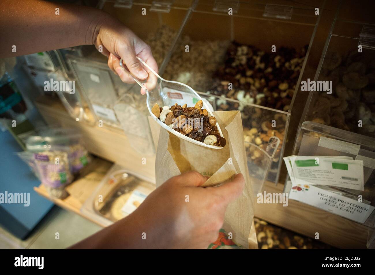 Seed store woman hi-res stock photography and images - Alamy