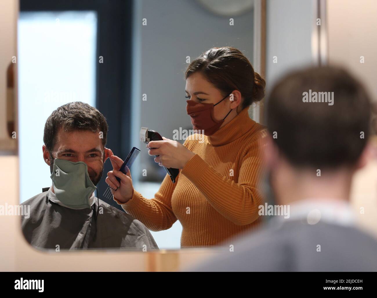 Cuttinh hi-res stock photography and images - Alamy