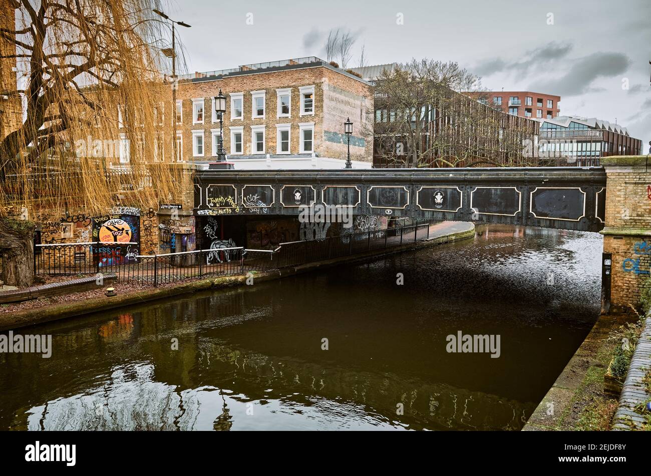 Camden lock bridge hi-res stock photography and images - Alamy