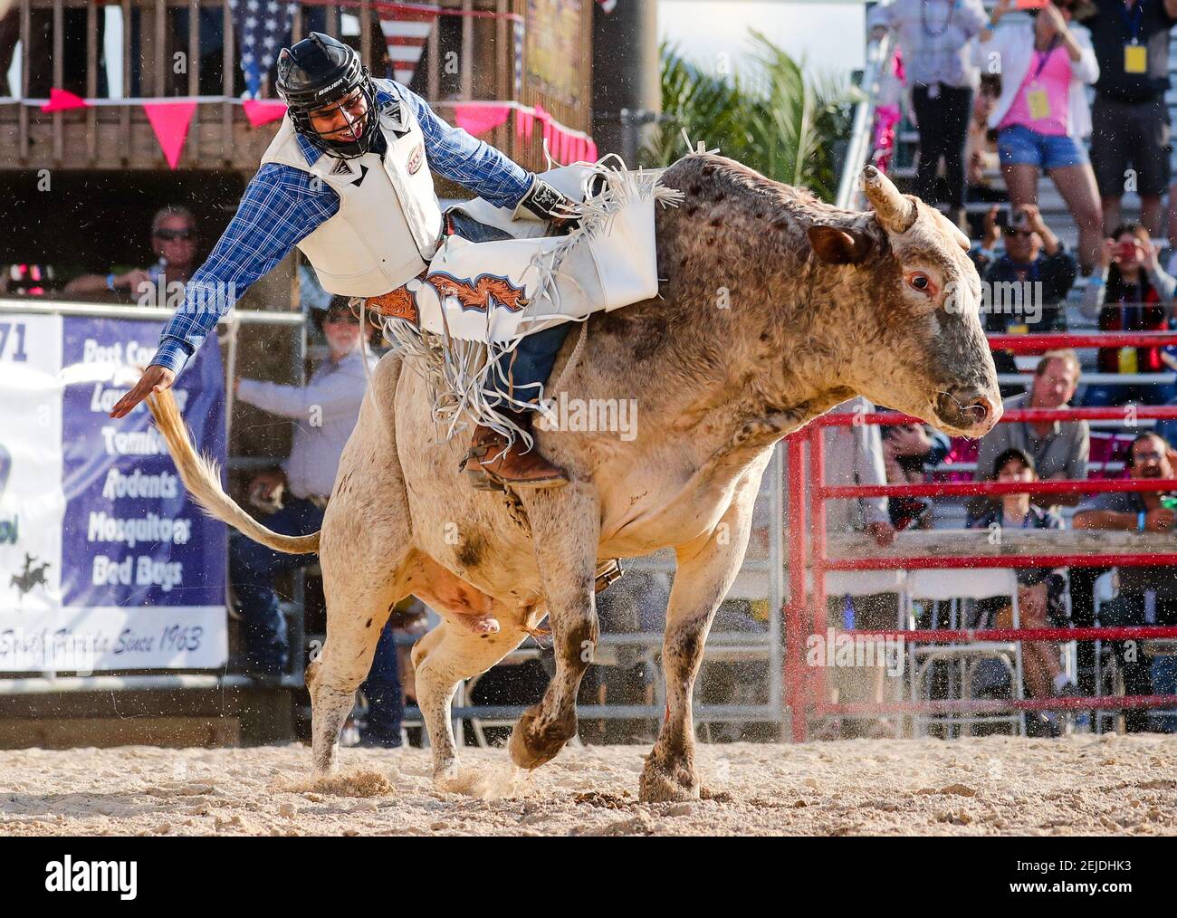 January 25, 2020: Tevin Cameron competes in the Bull Riding event ...