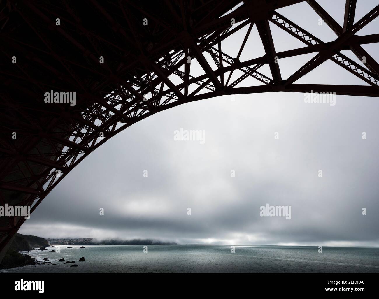Suspension bridge over Pacific ocean, Golden Gate Bridge, San Francisco ...