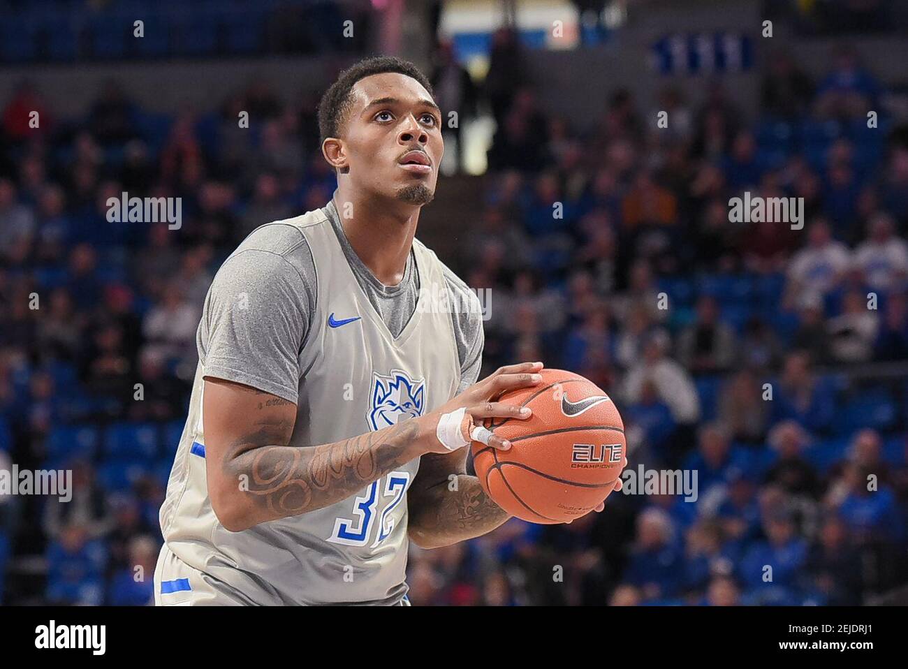 Jan 26, 2020: Saint Louis Billikens forward Jimmy Bell Jr. (32) gets ...