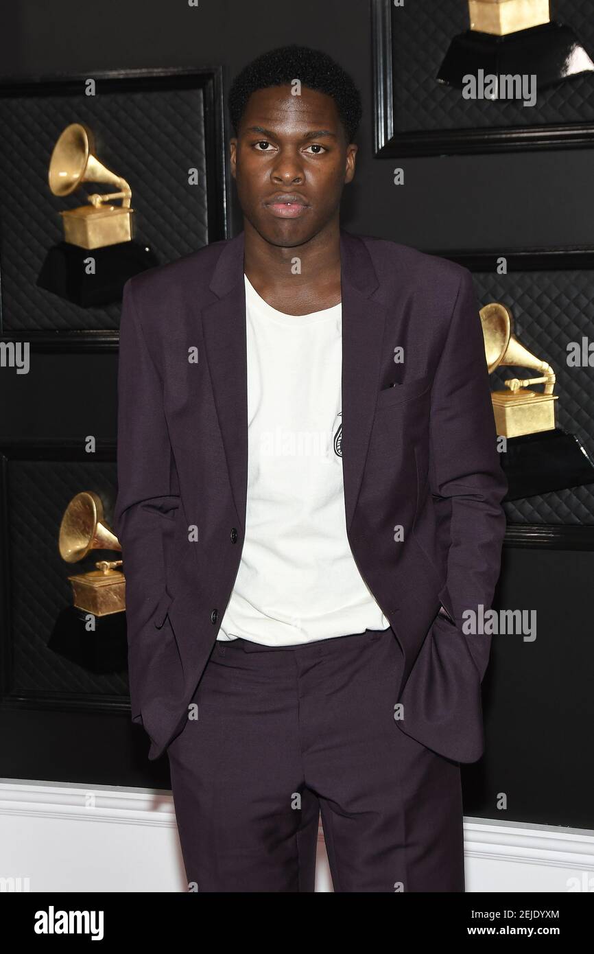 Daniel Caesar arrives at the 62nd Annual Grammy Awards red carpet held ...