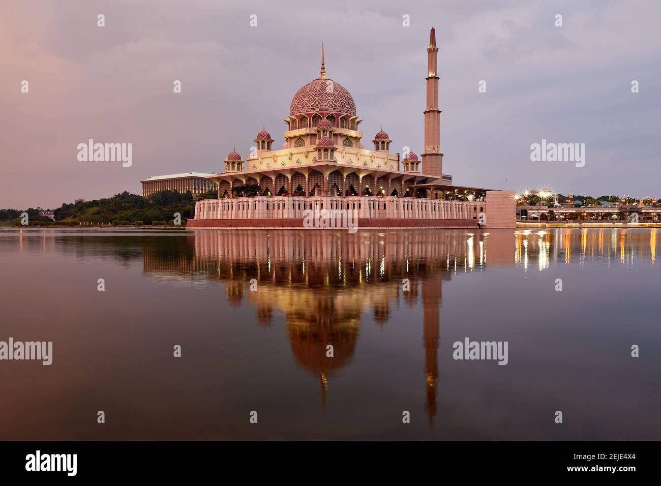 The Masjid Putra or Putra mosque at Putrajaya, Malaysia Stock Photo - Alamy