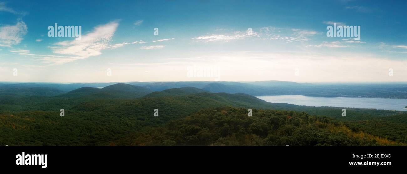 Elevated view of the Mount Beacon and Breakneck Ridge, Hudson River ...