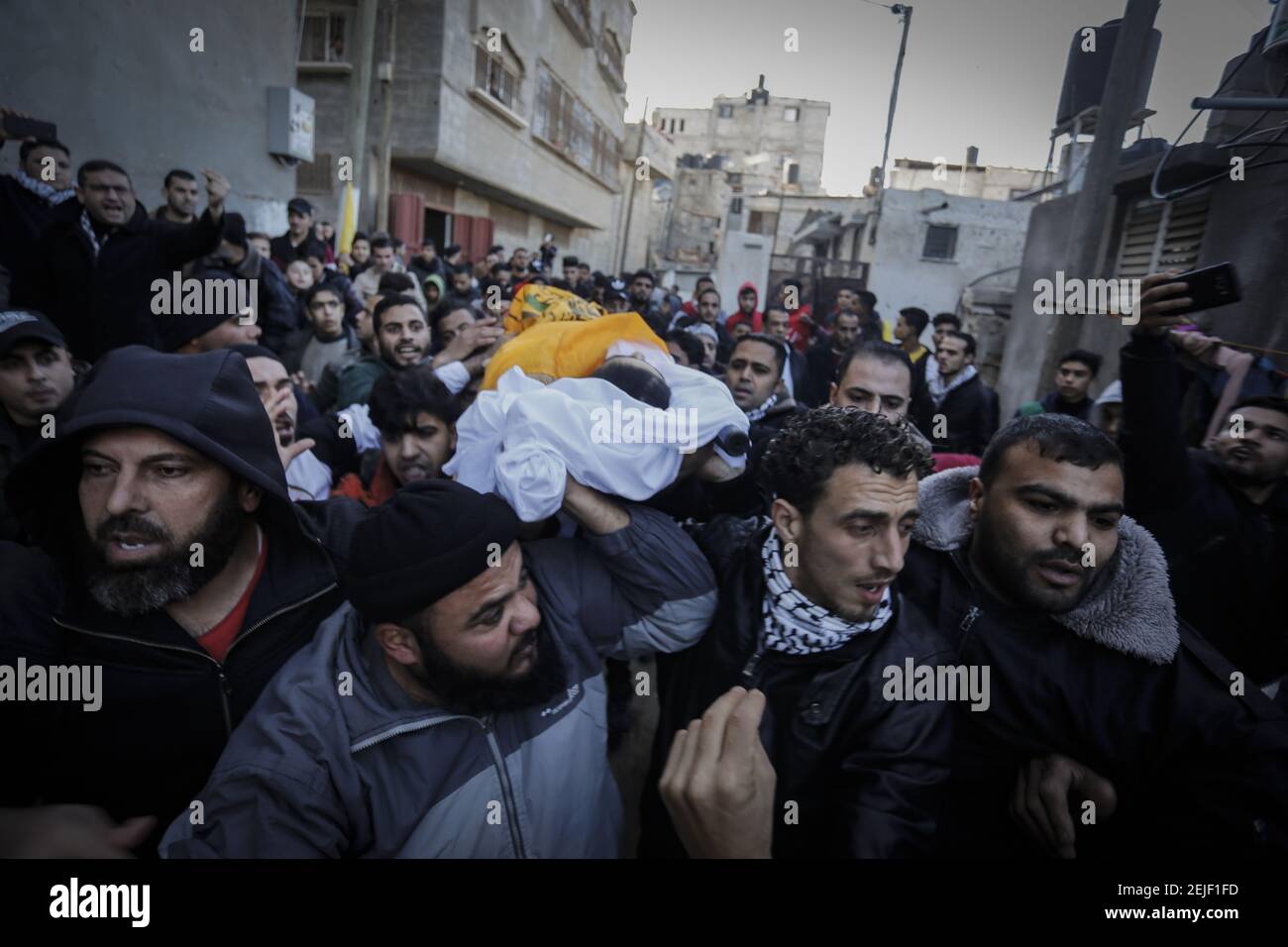 (EDITOR’S NOTE: Image depicts death) Mourners carry the corpse during ...