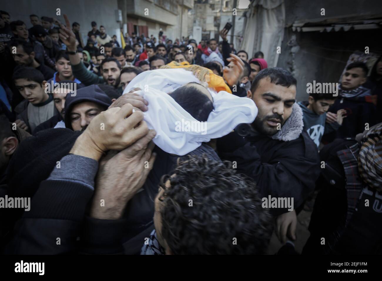 (EDITOR’S NOTE: Image depicts death) Mourners carry the corpse during ...