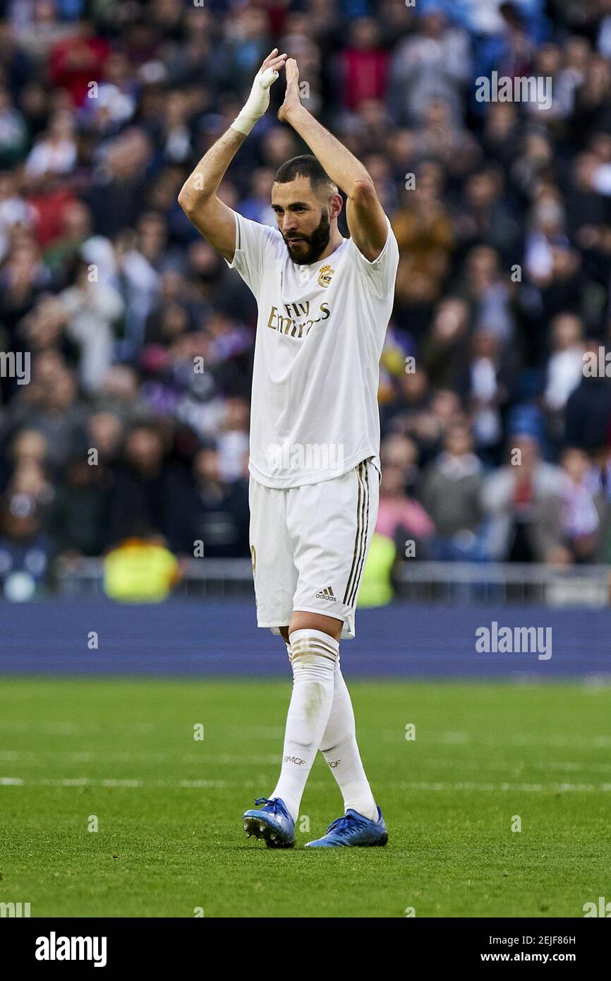 Karim Benzema of Real Madrid celebrates the victory during La Liga ...
