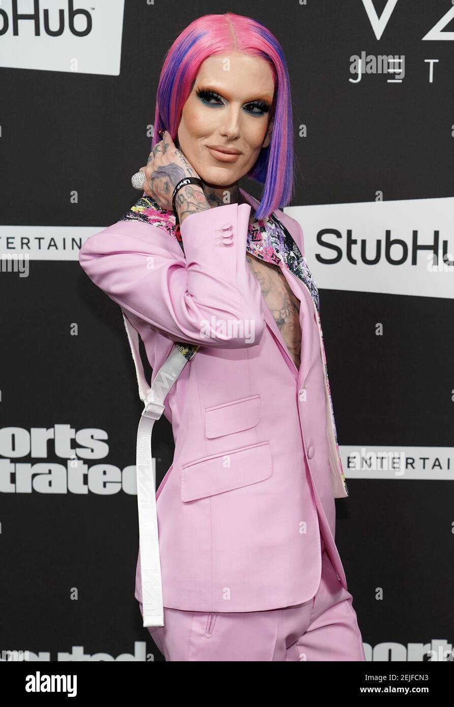 MIAMI BEACH, FLORIDA - FEBRUARY 01: Jeffree Star attends Sports ...