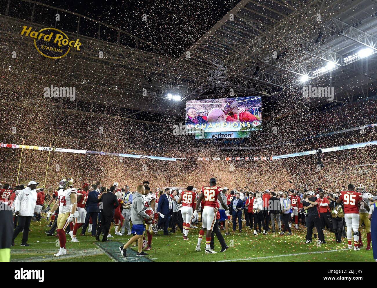 The Kansas City Chiefs celebrate a 31-20 victory against the San ...