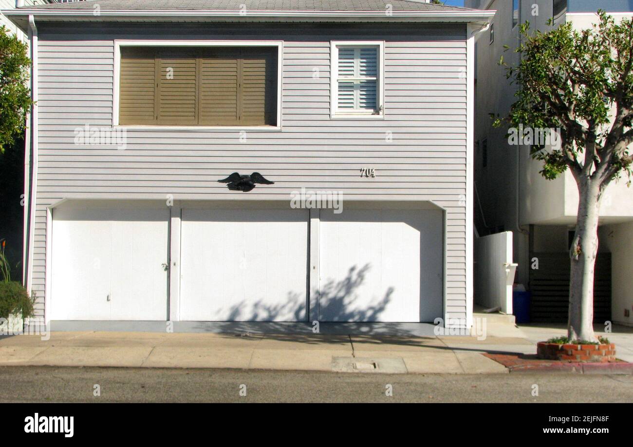 Triple garage hi-res stock photography and images - Alamy
