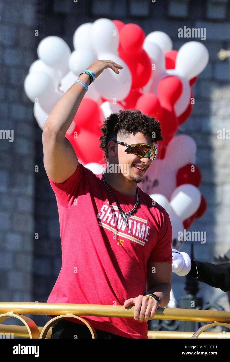 Kansas City Chiefs quarterback Patrick Mahomes responds to cheering ...