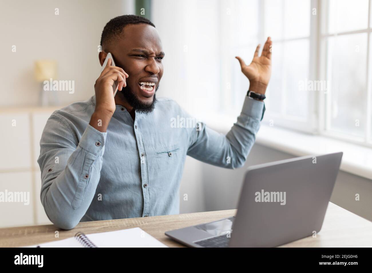 Angry talk hi-res stock photography and images - Alamy