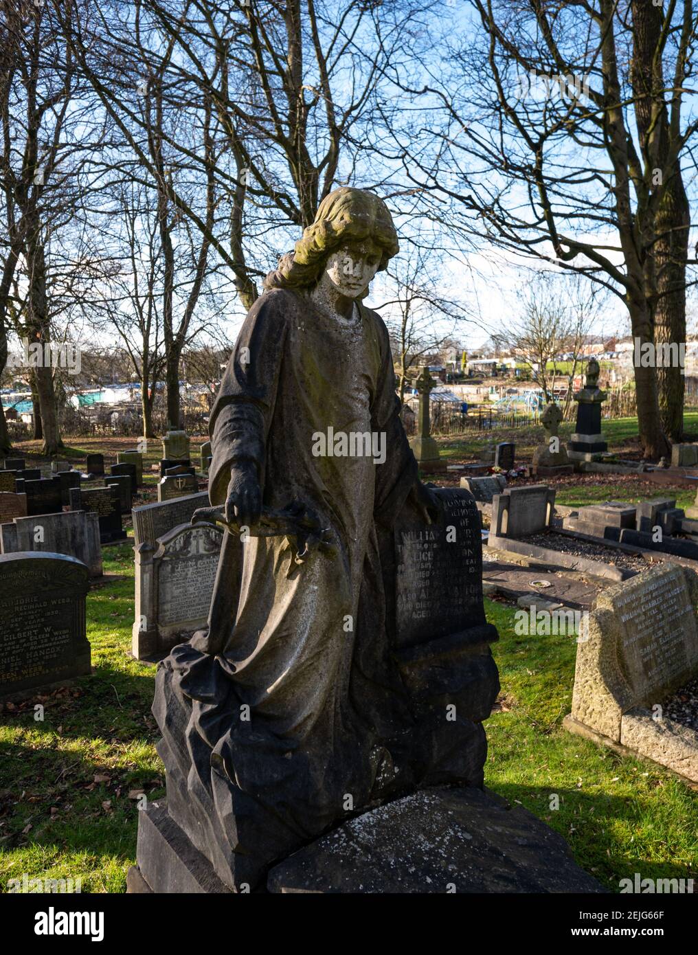 Graveside grieving hi-res stock photography and images - Alamy
