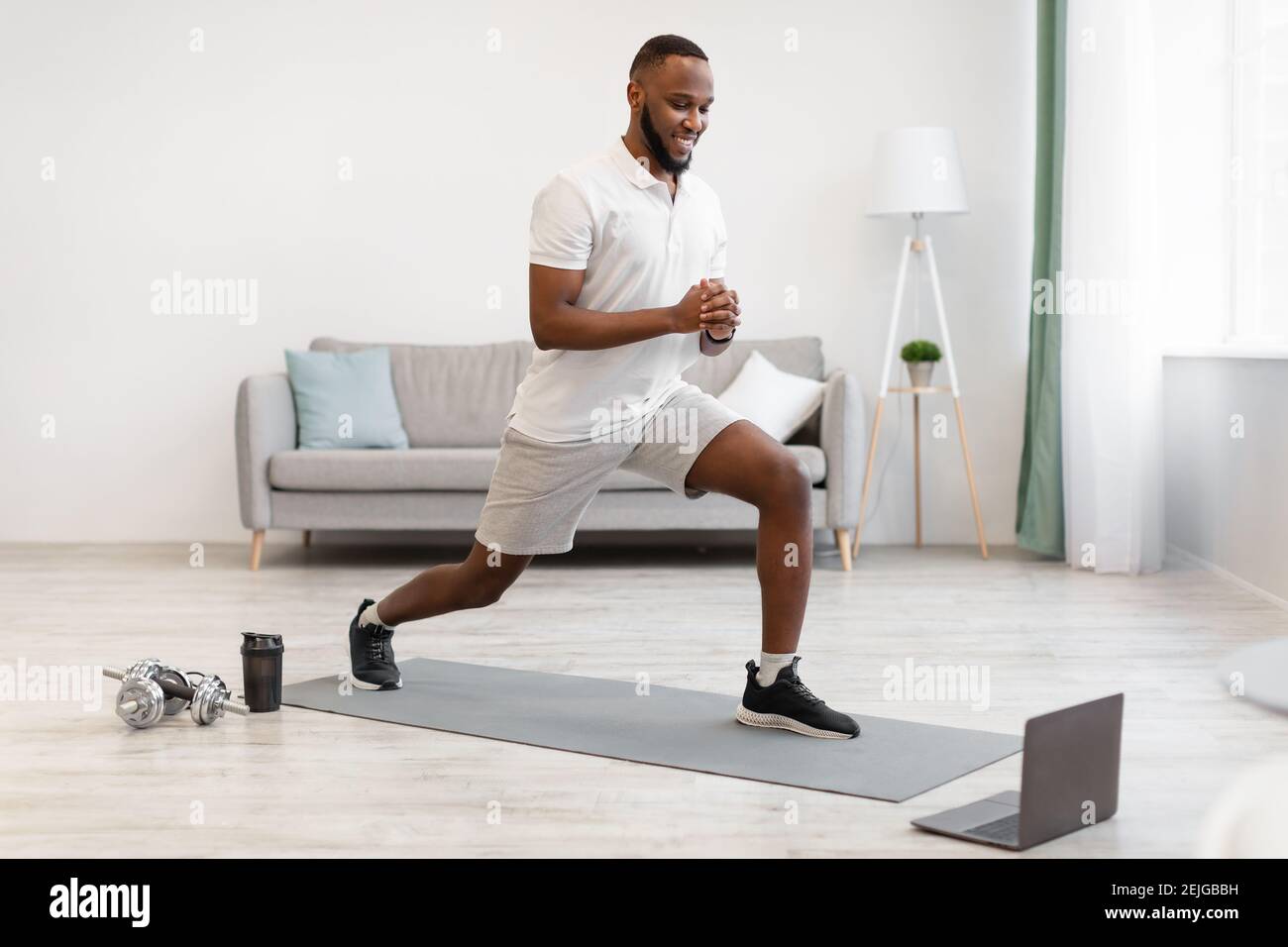 Lunge exercise hi-res stock photography and images - Alamy