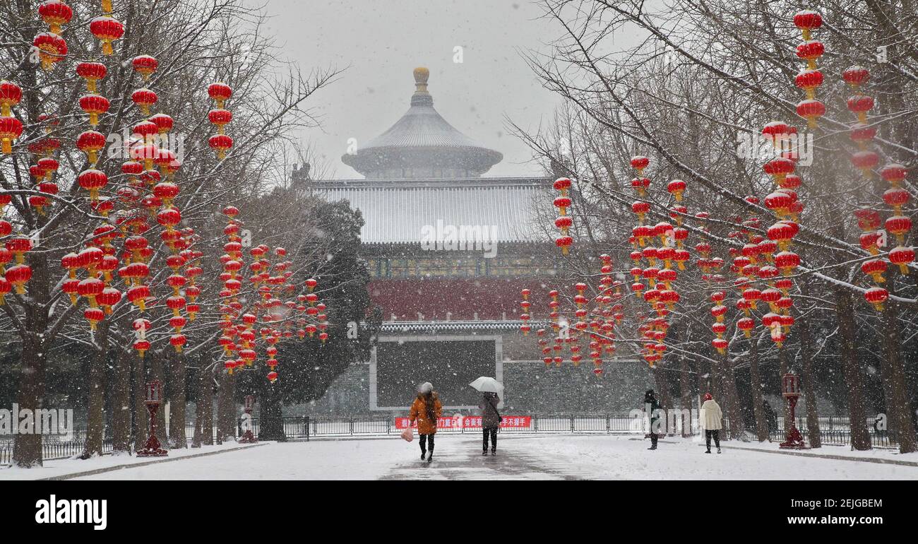 The view of snow covering the Forbidden City, forming a world composed ...