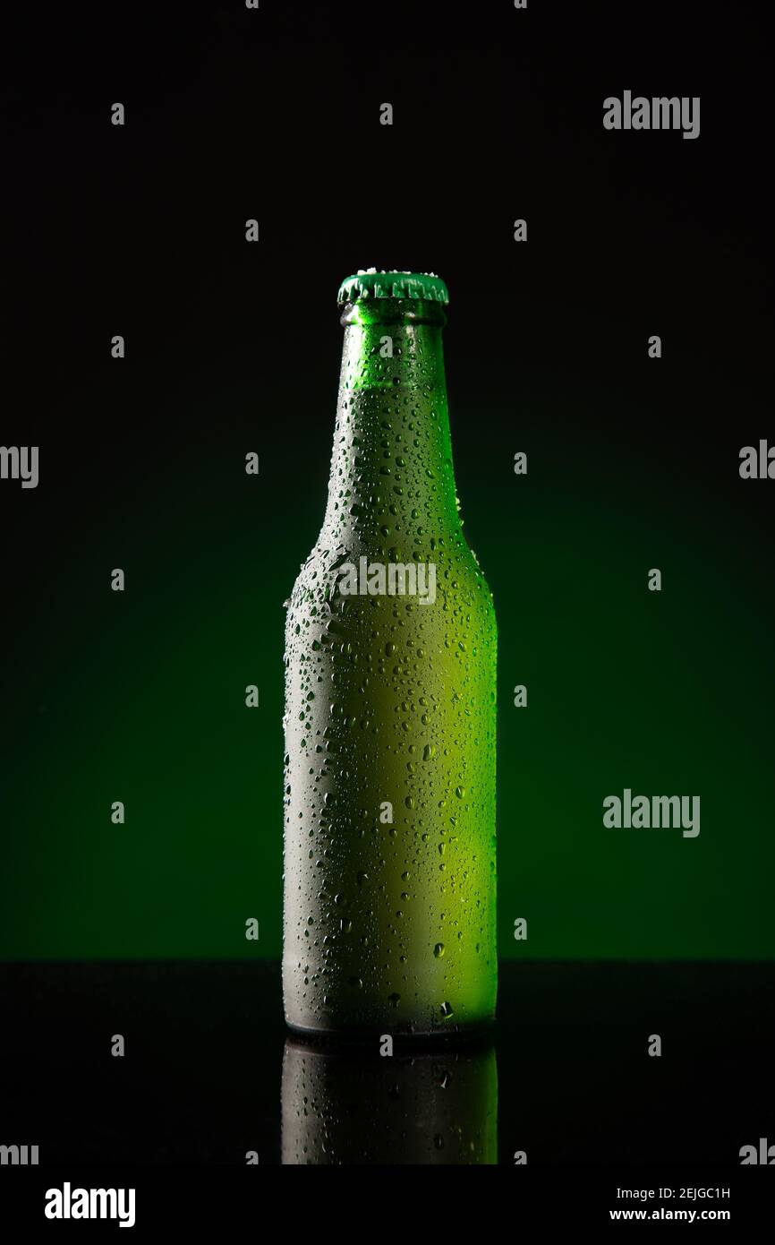Beer vertical hi-res stock photography and images - Alamy