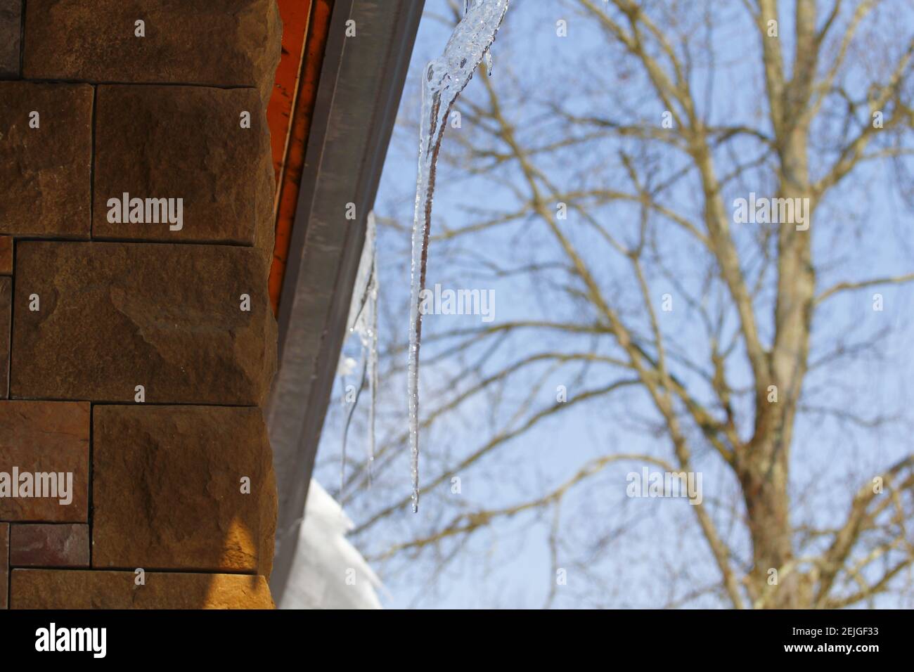 Curved icicles hi-res stock photography and images - Alamy