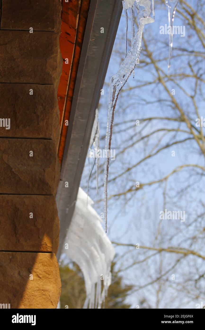 Curved icicles hi-res stock photography and images - Alamy
