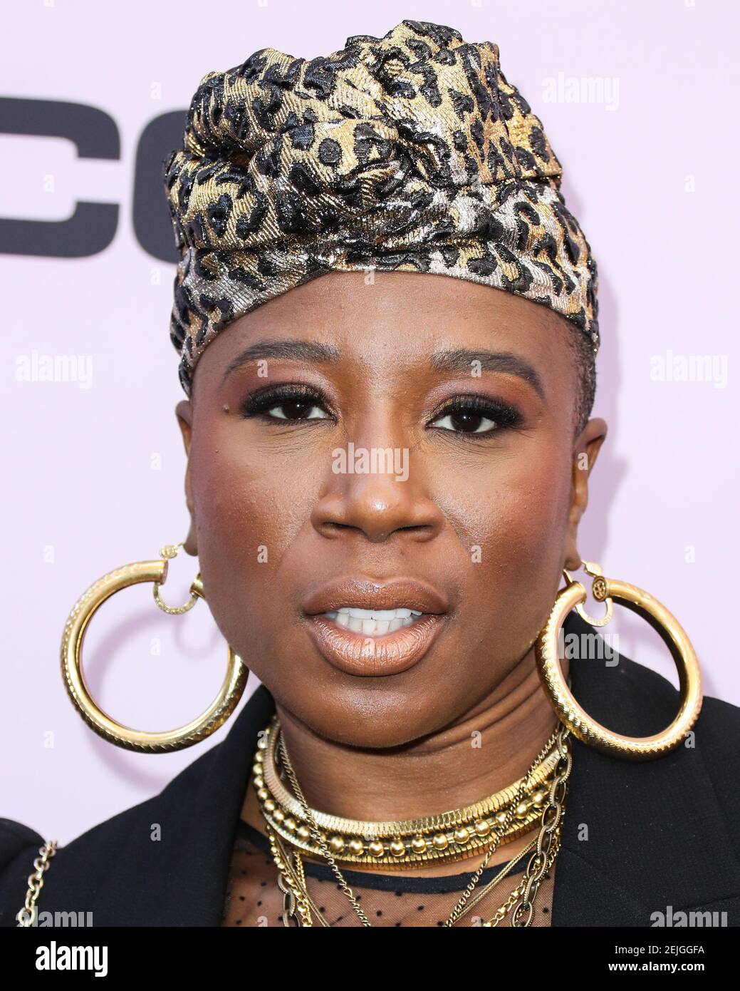 BEVERLY HILLS, LOS ANGELES, CALIFORNIA, USA - FEBRUARY 06: Aisha Hinds ...