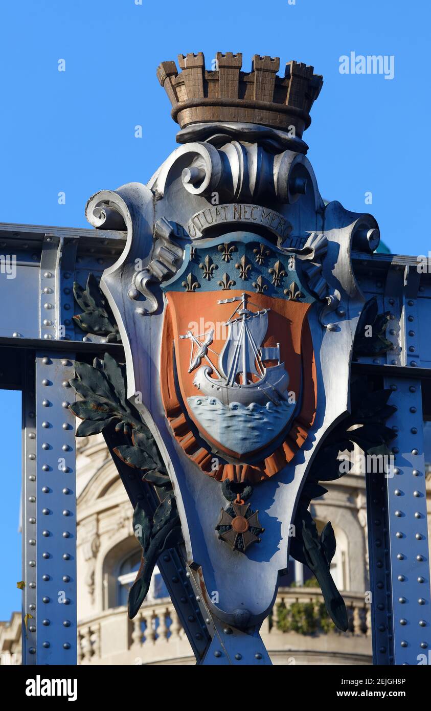 Paris metro logo hi-res stock photography and images - Alamy