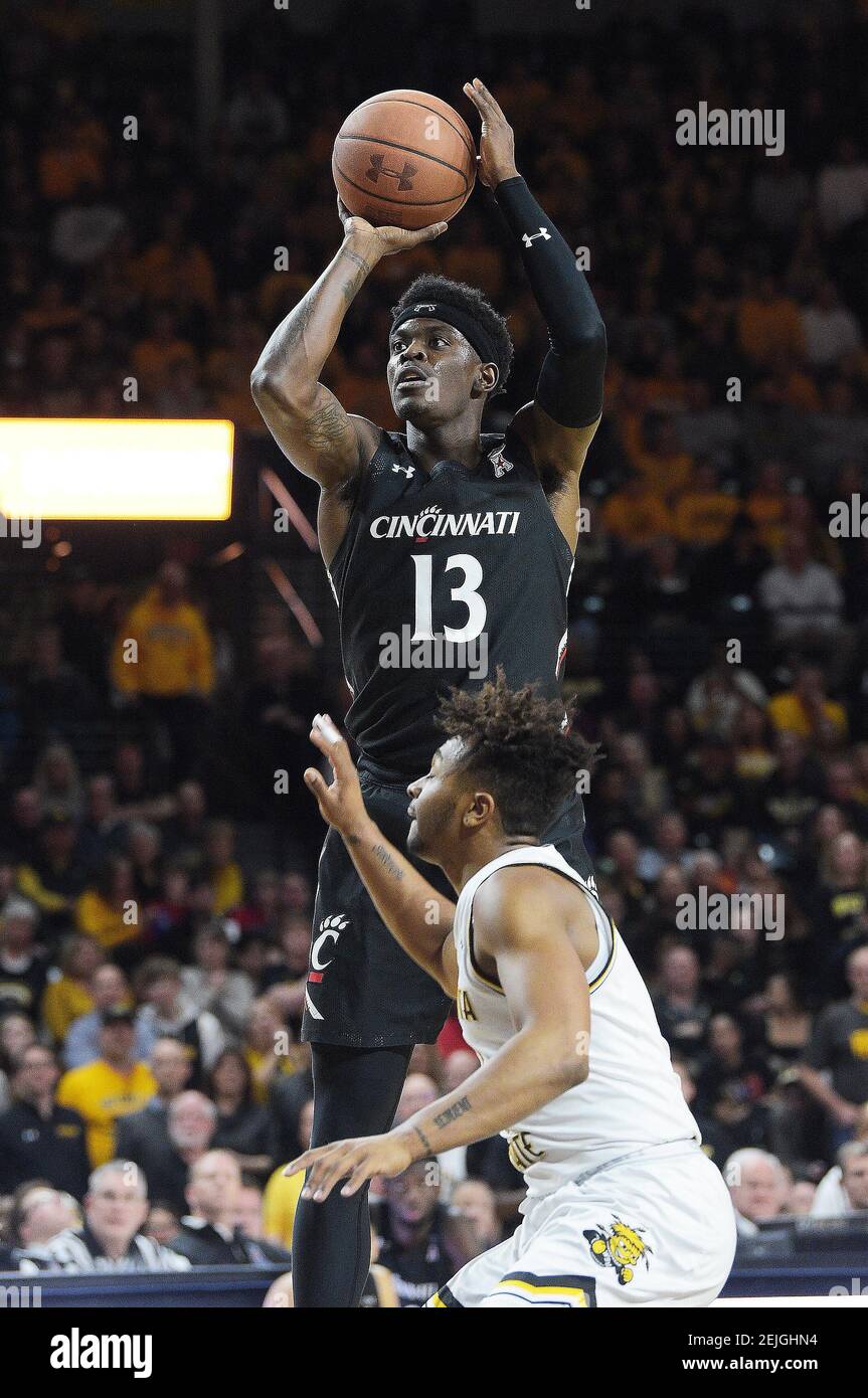 February 06, 2020: Cincinnati Bearcats forward Tre Scott (13) shoots a ...