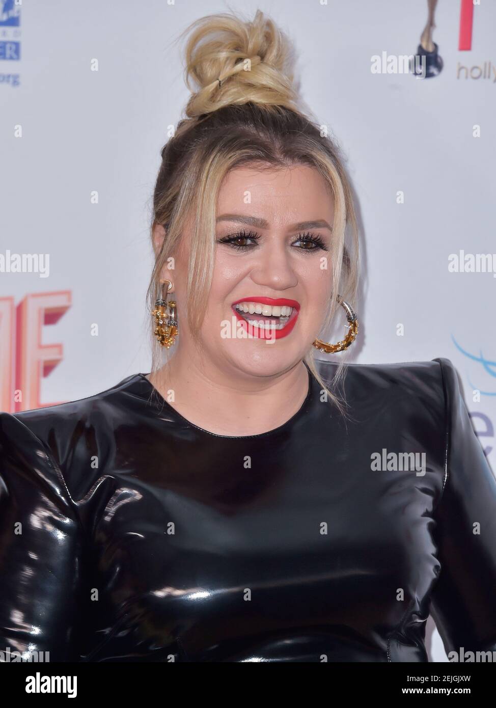 HOLLYWOOD, LOS ANGELES, CALIFORNIA, USA - FEBRUARY 06: Singer Kelly ...