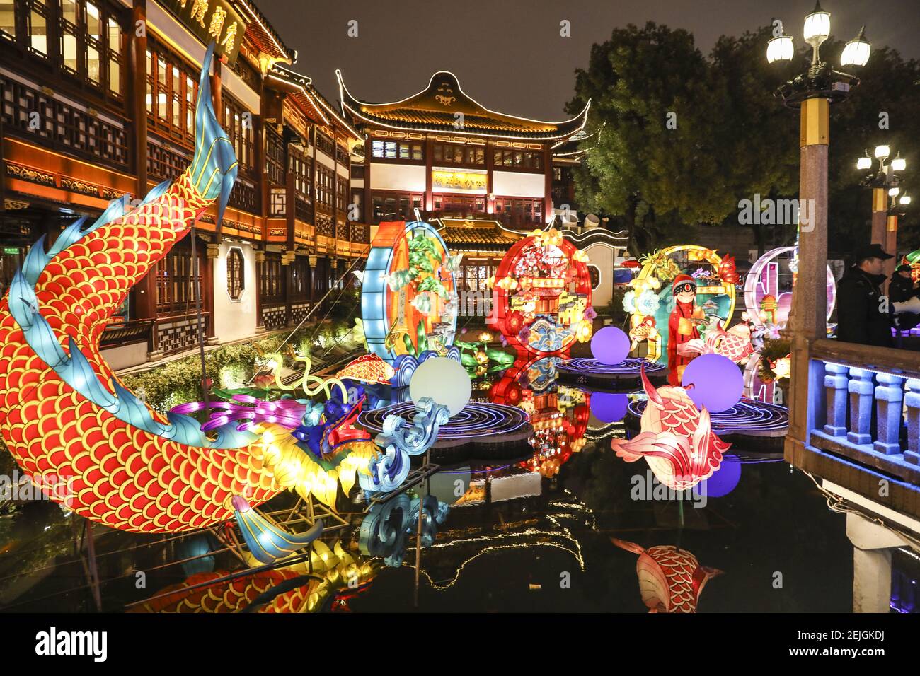 Traditional Chinese lanterns are shown during the lantern show at Yu ...