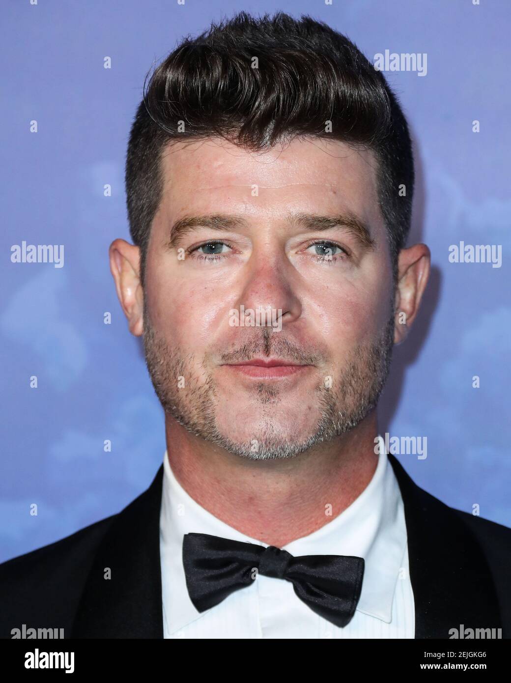 BEVERLY HILLS, LOS ANGELES, CALIFORNIA, USA - FEBRUARY 06: Singer Robin ...