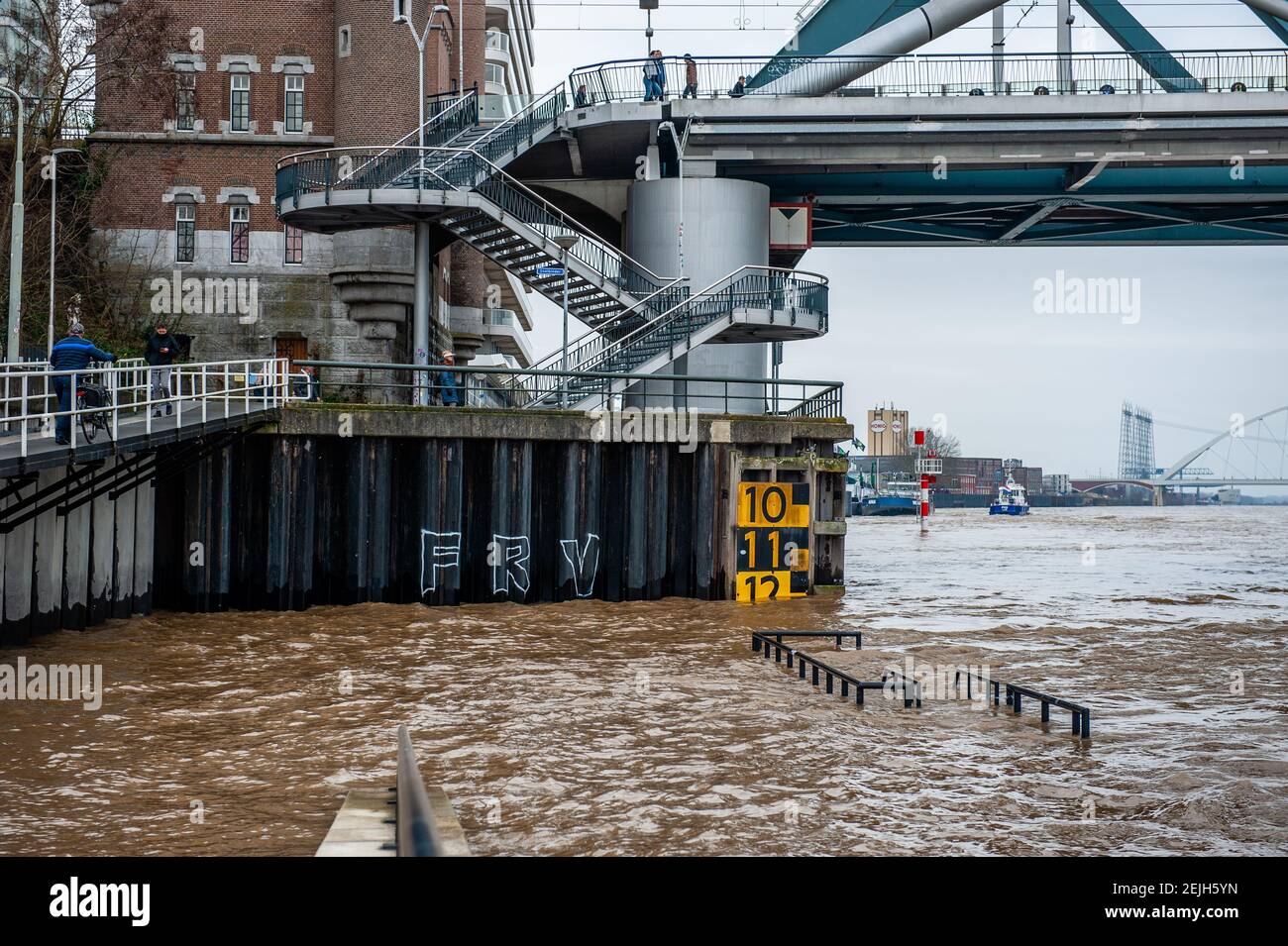 A view of the place that marks the meters of high water. Flood plains ...