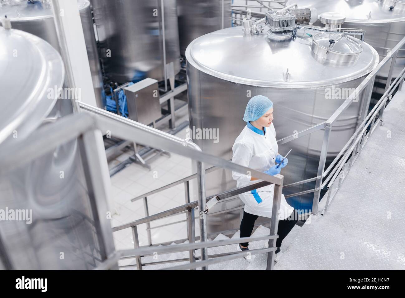 Tablet production conveyor in pharmaceutical hi-res stock photography ...