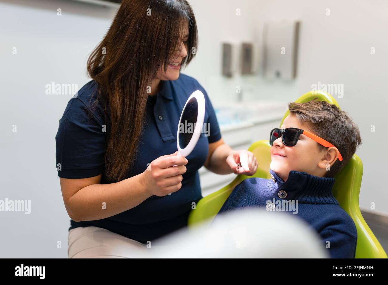 Female dentist shows tooth hi-res stock photography and images - Alamy