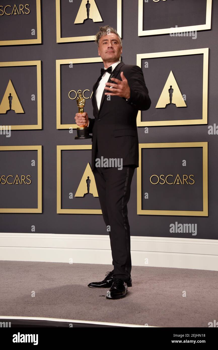 Taika Waititi, winner of the Adapted Screenplay award for â€œJojo ...