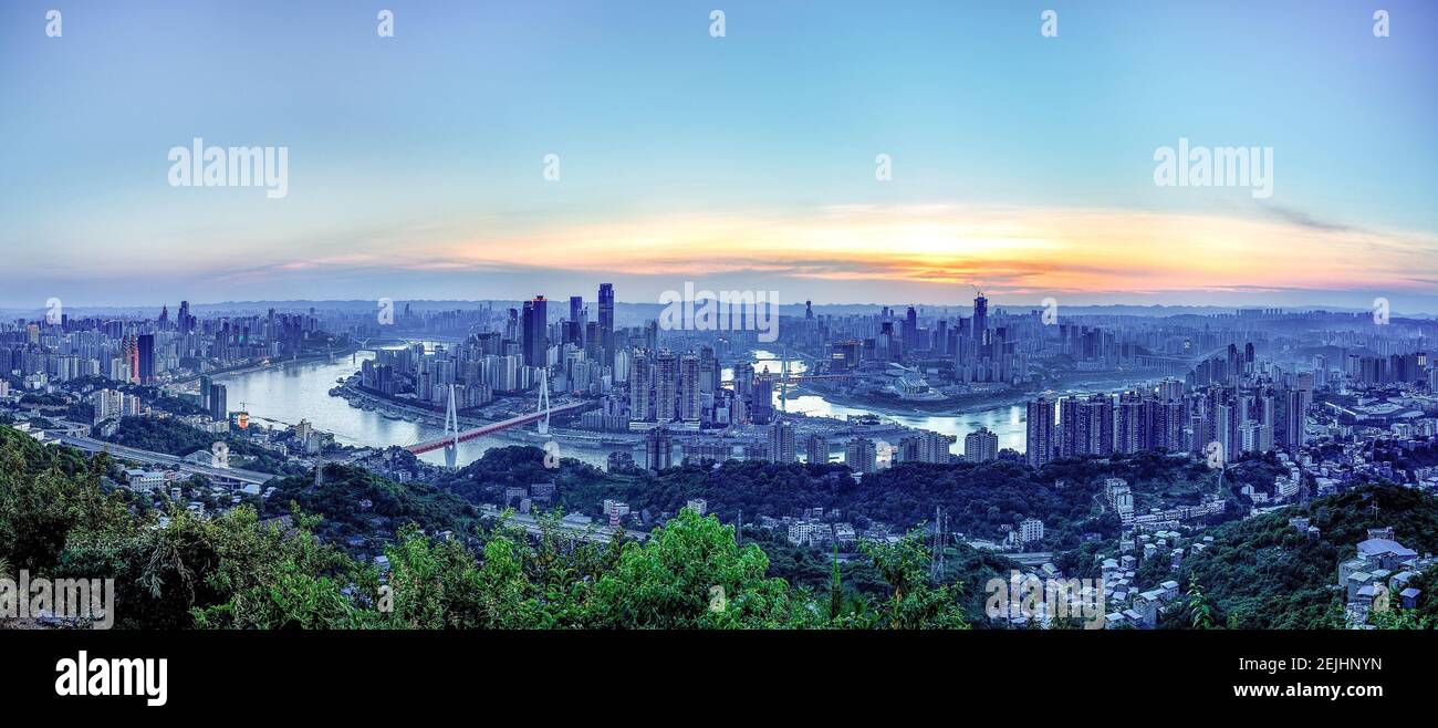 The picture shows the scenery overlooking the mountain city of ...