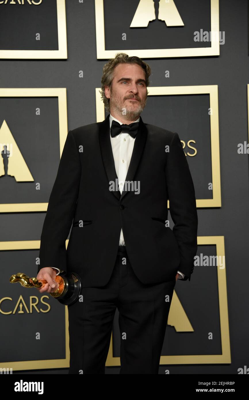 Joaquin Phoenix, winner of the Actor in a Leading Role award for ÒJoker ...