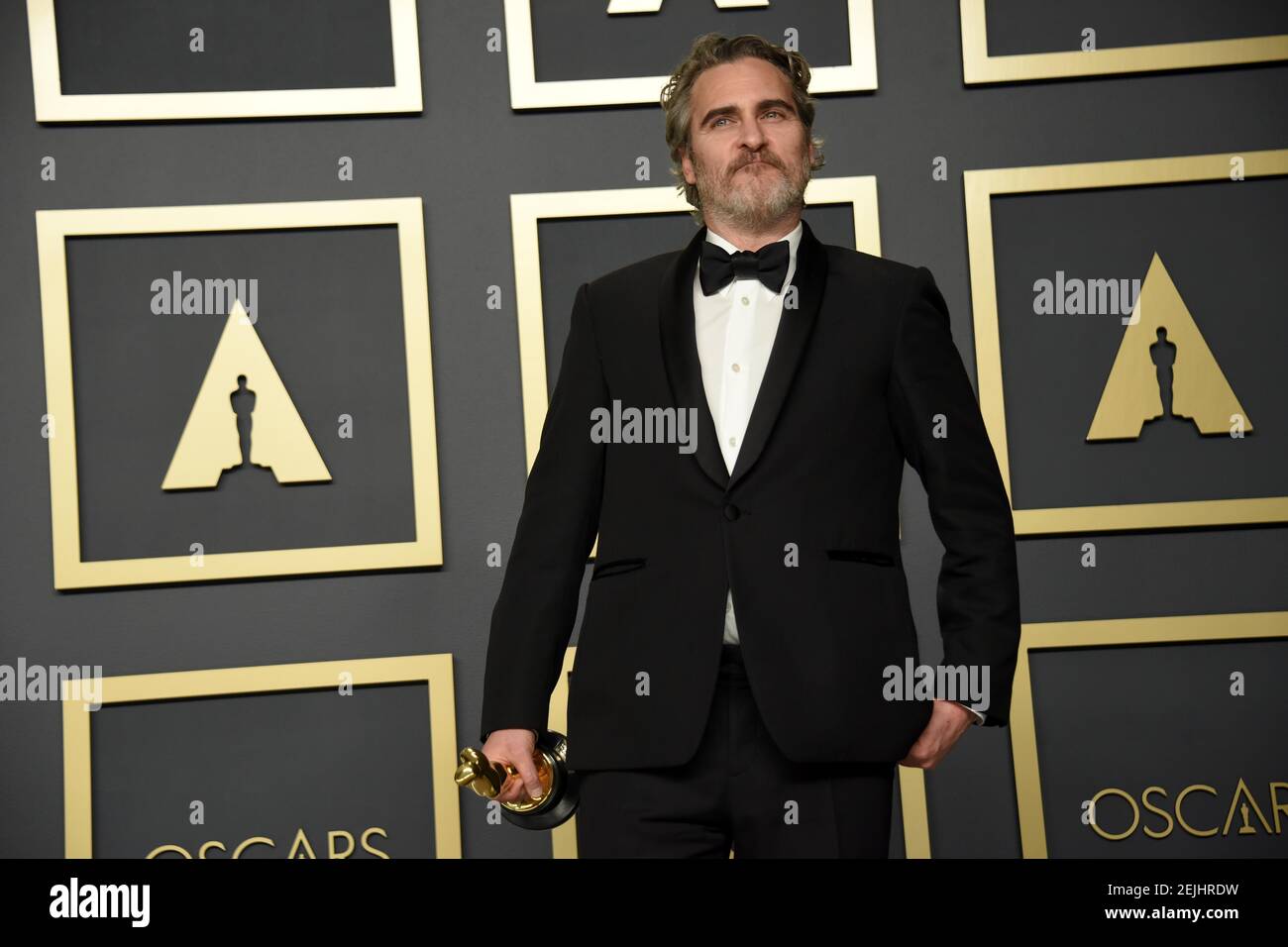 Joaquin Phoenix, winner of the Actor in a Leading Role award for ÒJoker ...