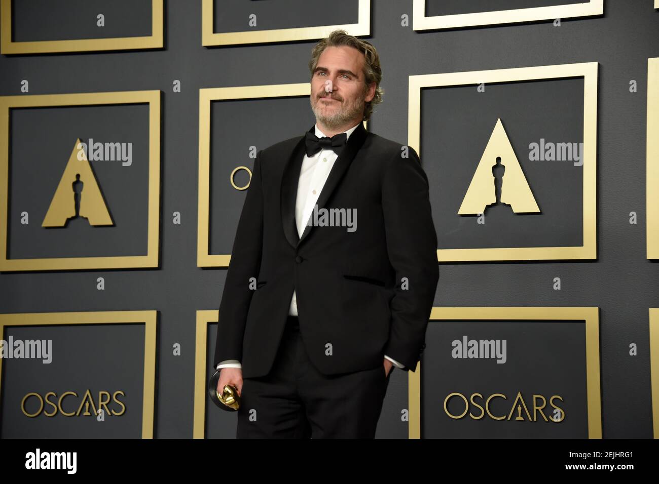 Joaquin Phoenix, winner of the Actor in a Leading Role award for ÒJoker ...