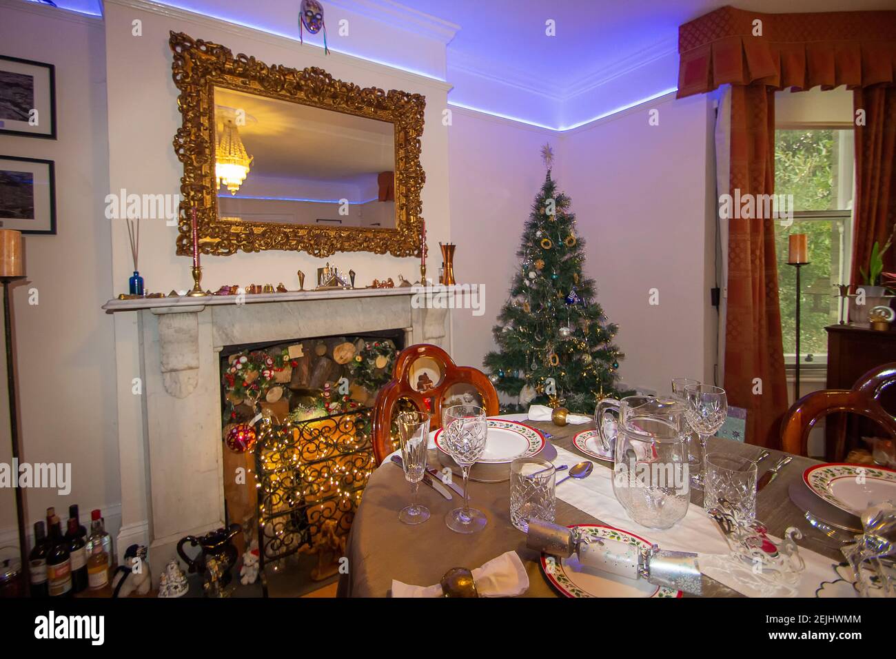 Victorian christmas dinner table setting hi-res stock photography and ...