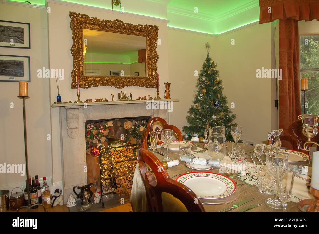 Victorian christmas dinner table setting hi-res stock photography and ...