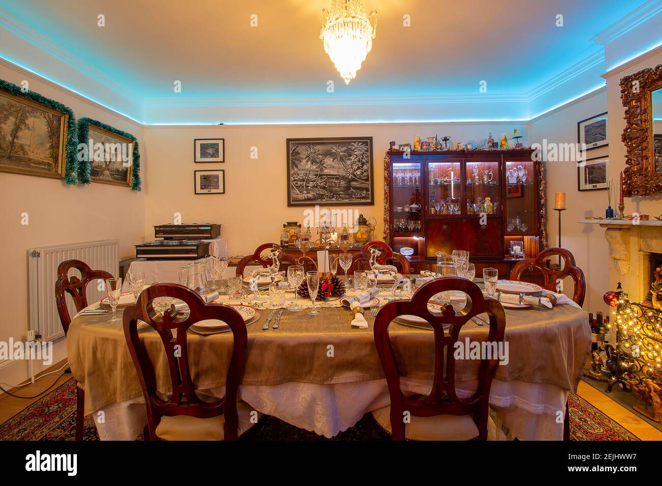 Victorian christmas dinner table setting hi-res stock photography and ...