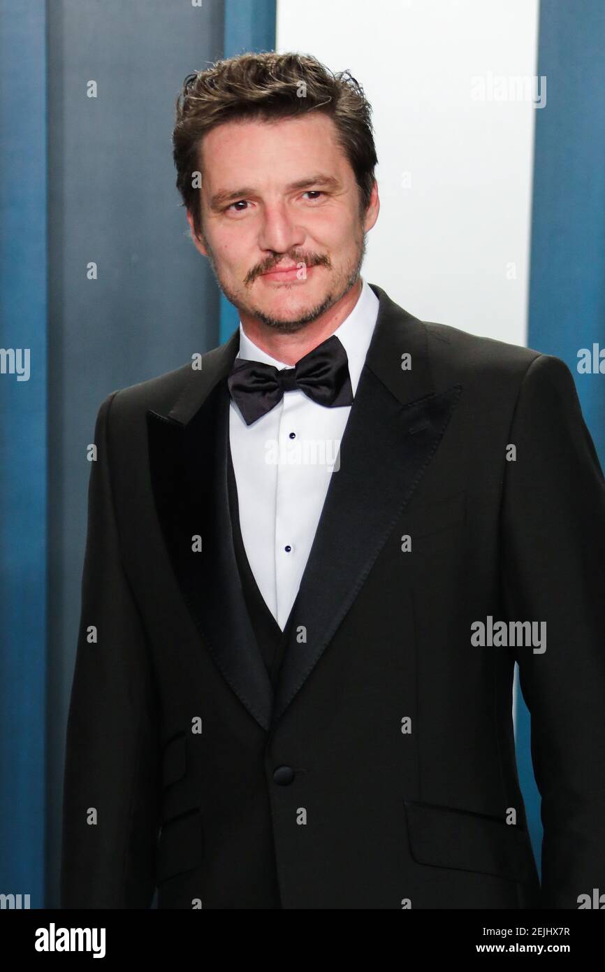 Pedro Pascal walking on the red carpet at the 2020 Vanity Fair Oscar ...