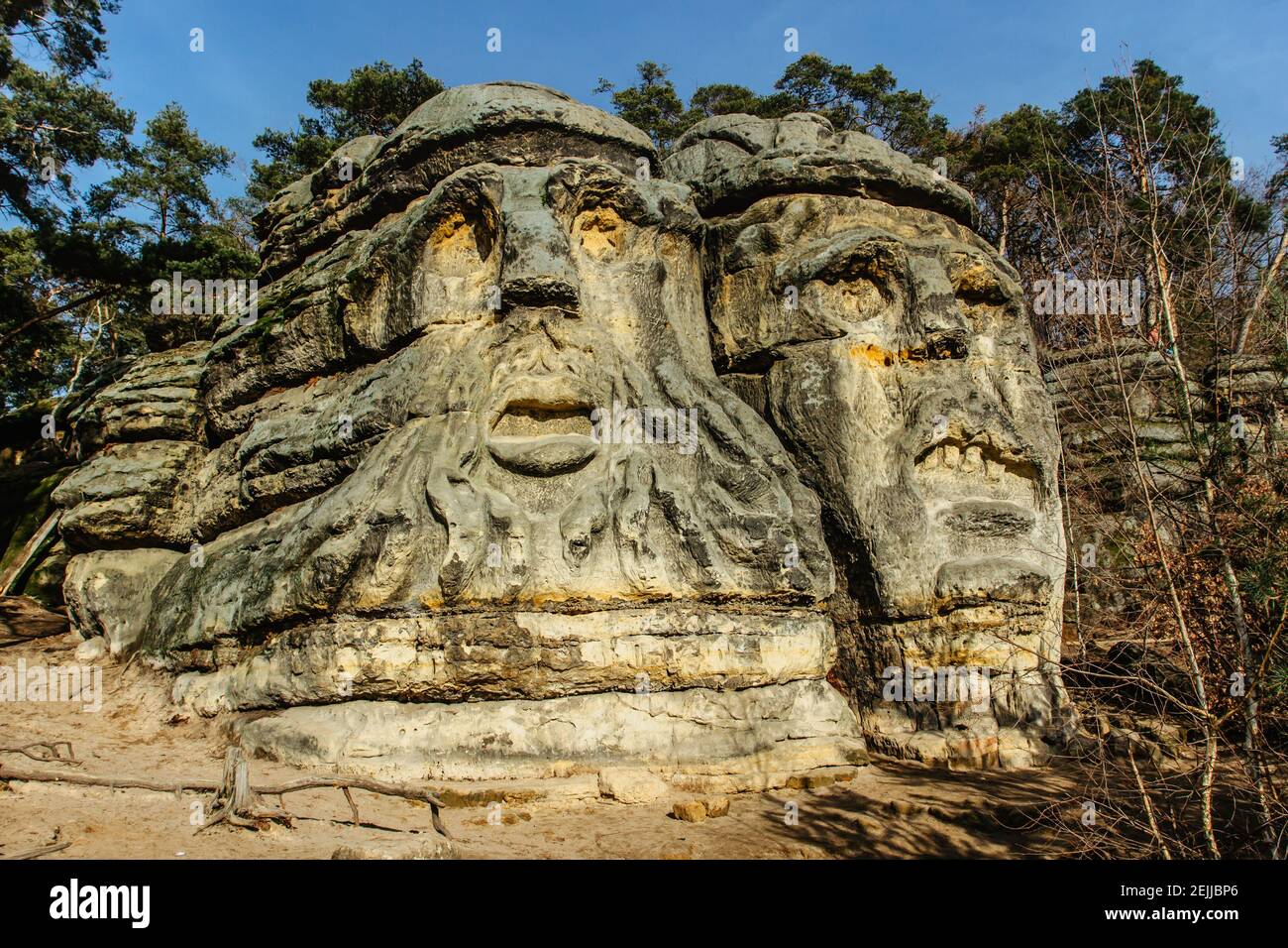Face carved into rocks hi-res stock photography and images - Alamy