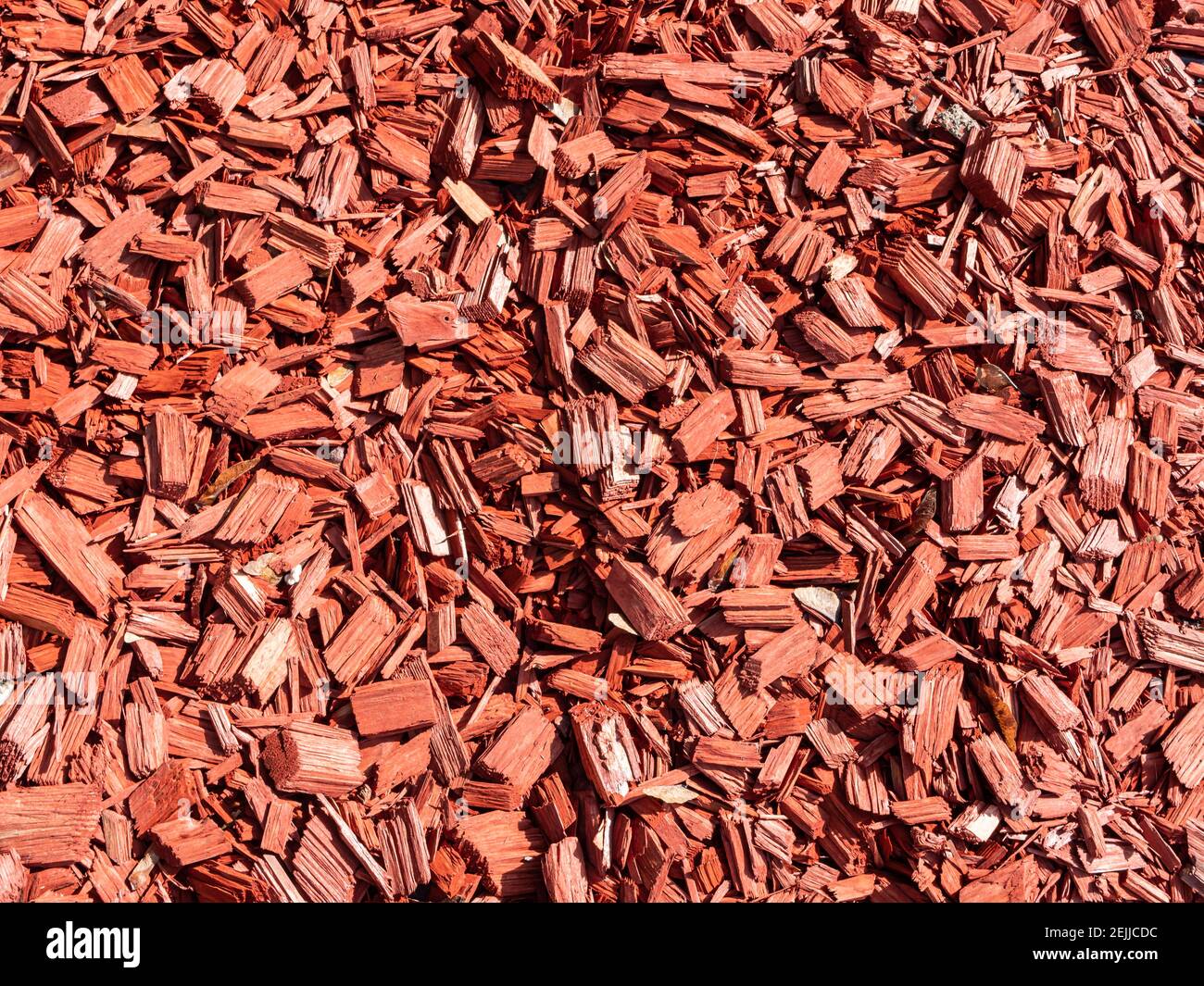 Red bark mulch background texture Stock Photo - Alamy