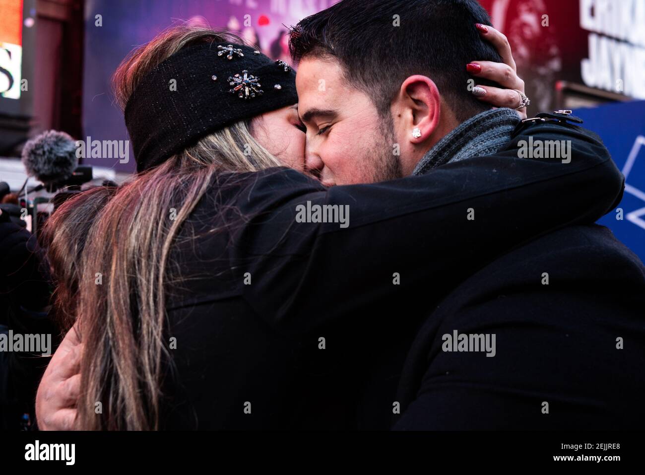 Adrian Lopez kisses his fiancée Claudia Sofia after he proposed to her ...