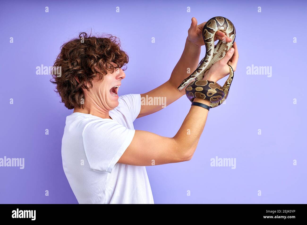 Child afraid snake hi-res stock photography and images - Alamy
